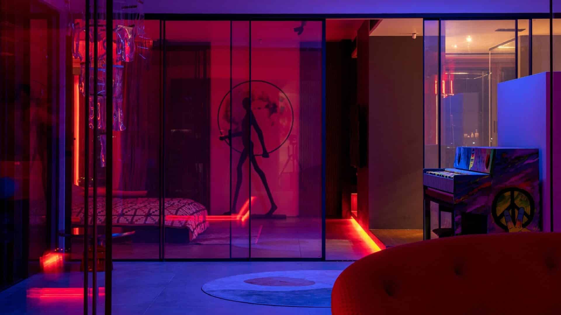 A Multipurpose Space that Serves as a Home by Day and a Nightclub After ...